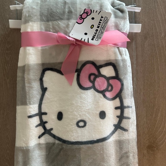 Hello Kitty | Bedding | Sale Hello Kitty Checkered Face Throw | Poshmark